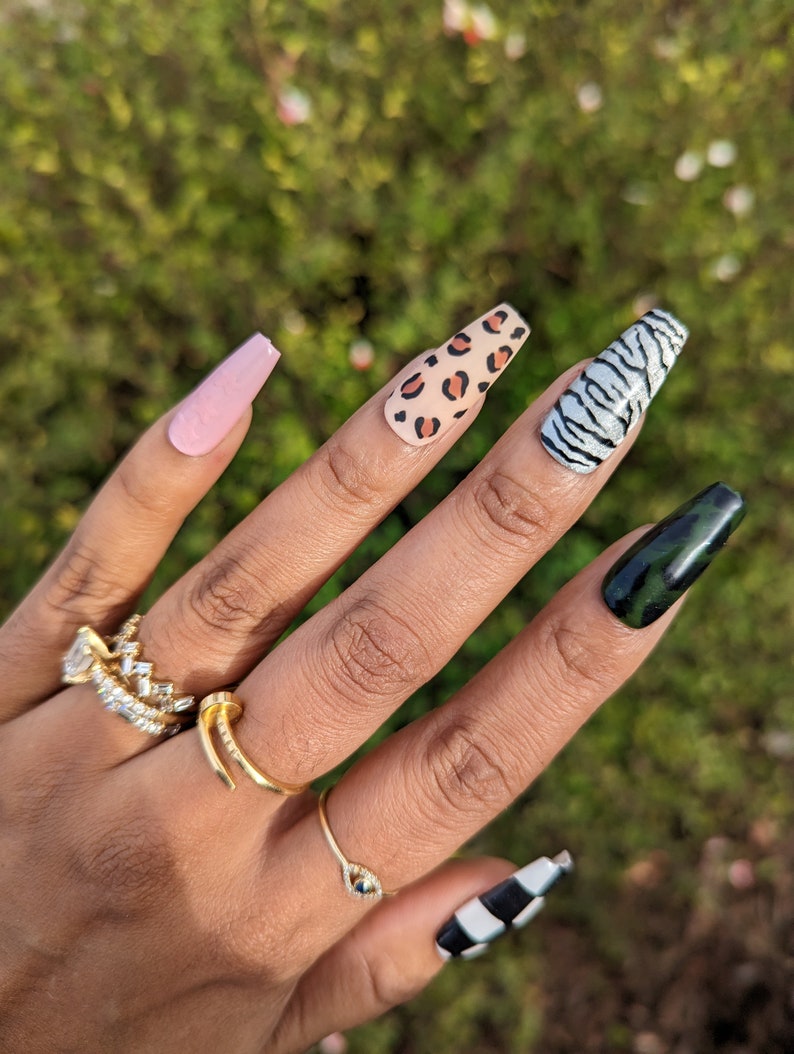 Mismatch - Animal Print and Camouflage Mixed up Press-on Nail ...