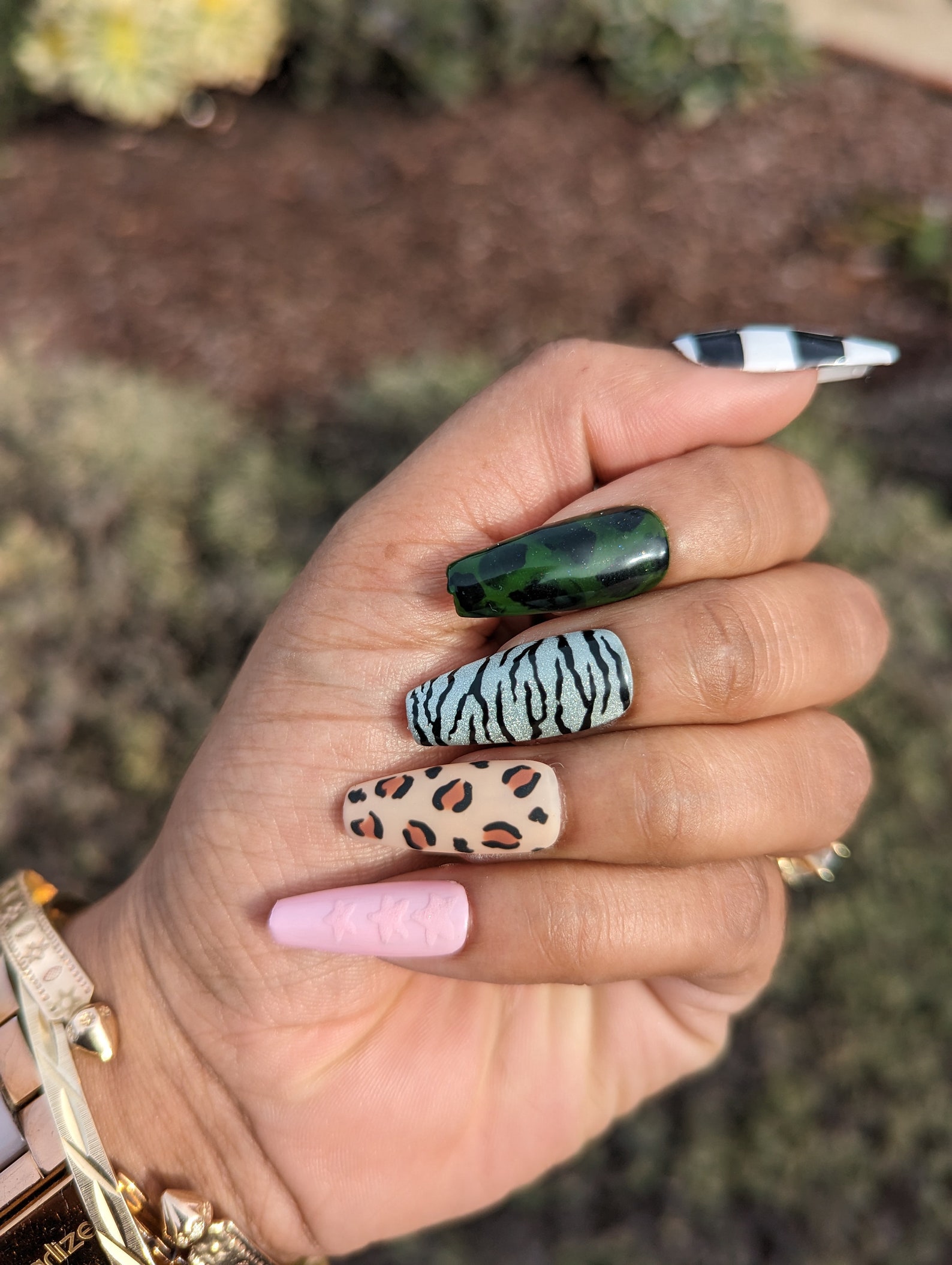 Mismatch - Animal Print and Camouflage Mixed up Press-on Nail ...