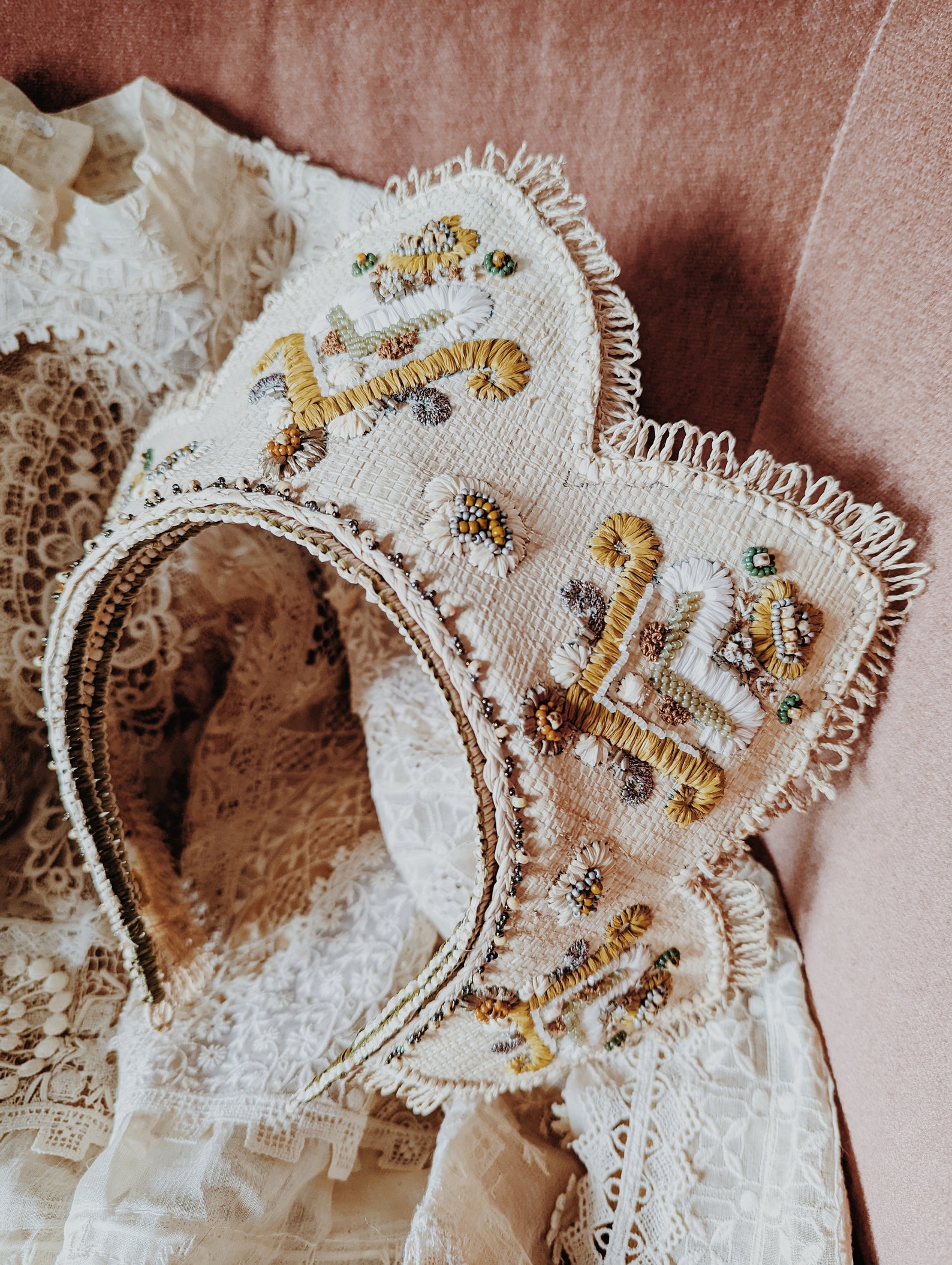 Crown/headpiece/tiara Embroidered "nimbée" Raffia - Etsy