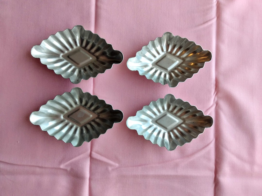 4 Diamond Shaped Tiny Cake Pans. Fluted Edges. 3.75 Inch Long, 2.5 ...