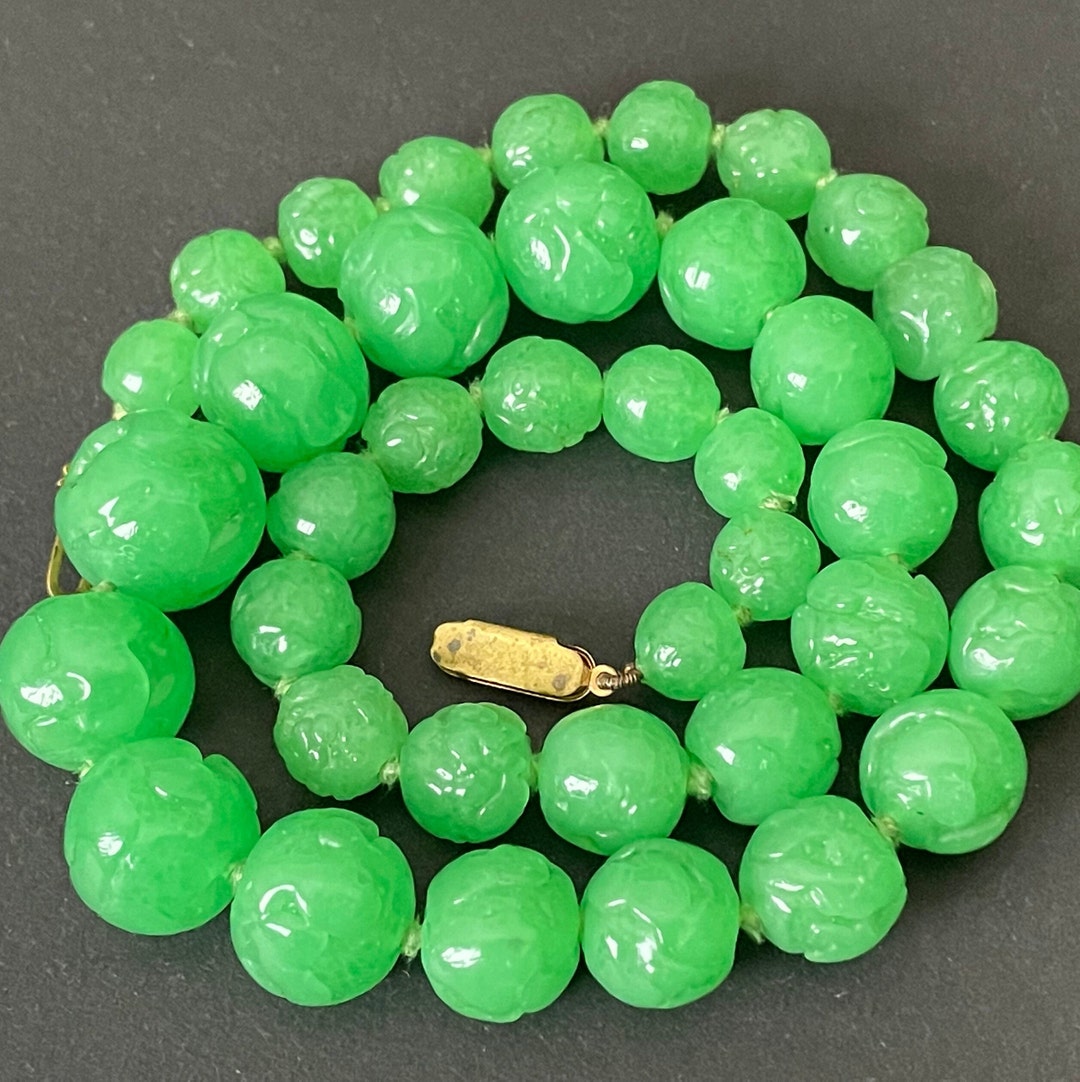 Vintage Bright Green Jade Coloured Moulded Glass Graduated Bead ...