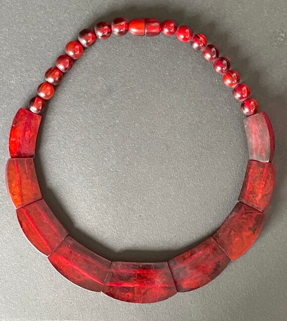 Vintage cherry red Bakelite Art Deco 1930s collar nec… - Gem