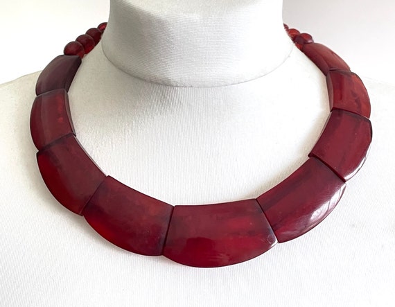 Vintage cherry red Bakelite Art Deco 1930s collar nec… - Gem