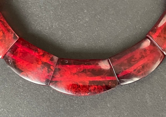 Vintage cherry red Bakelite Art Deco 1930s collar nec… - Gem