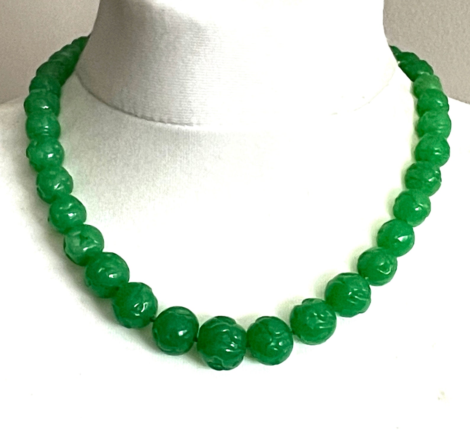 Vintage Bright Green Jade Coloured Moulded Glass Graduated Bead ...