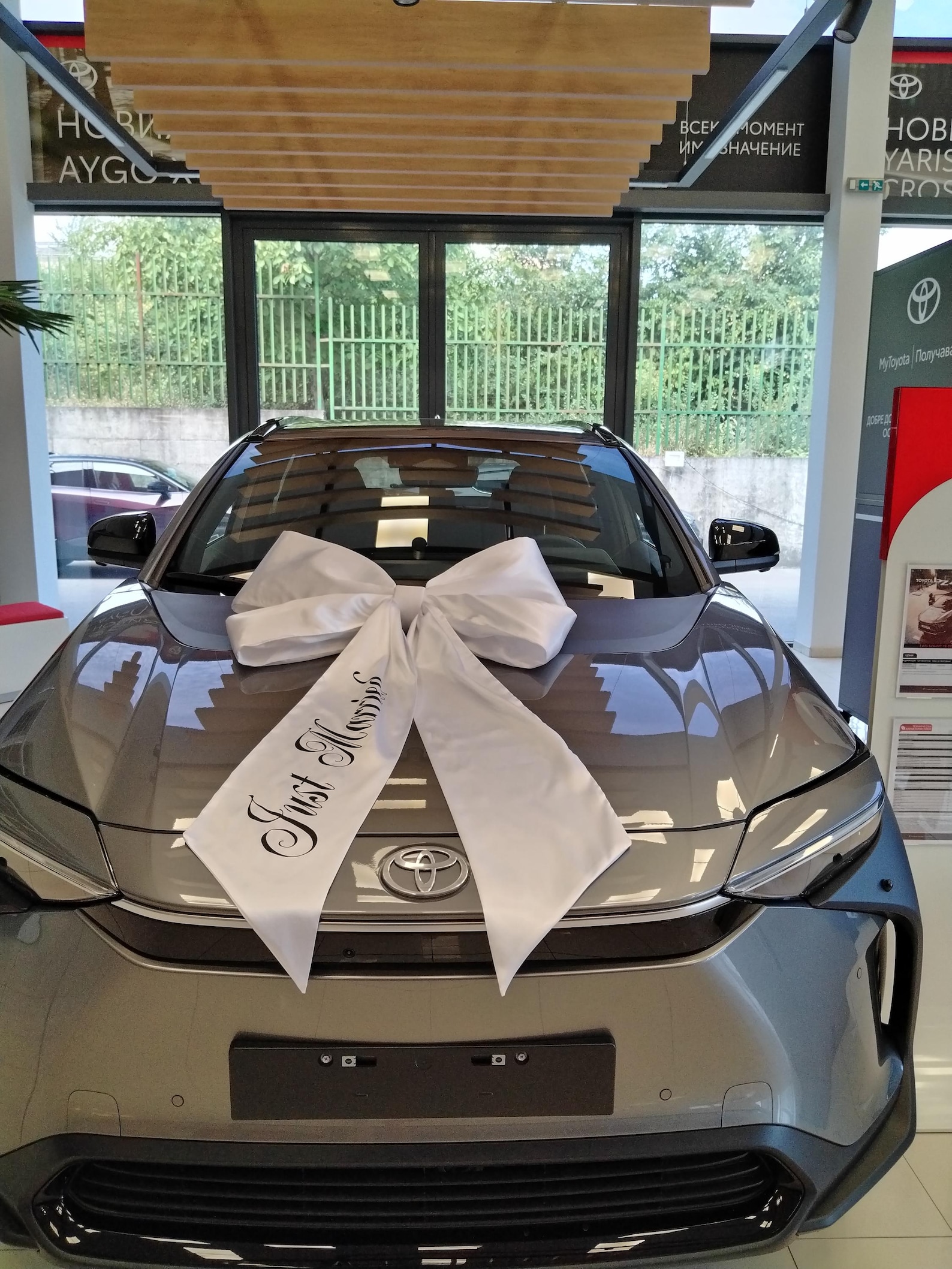 Big Wedding Car Bow Labeled Just Married White Wedding Big Bow Wedding ...