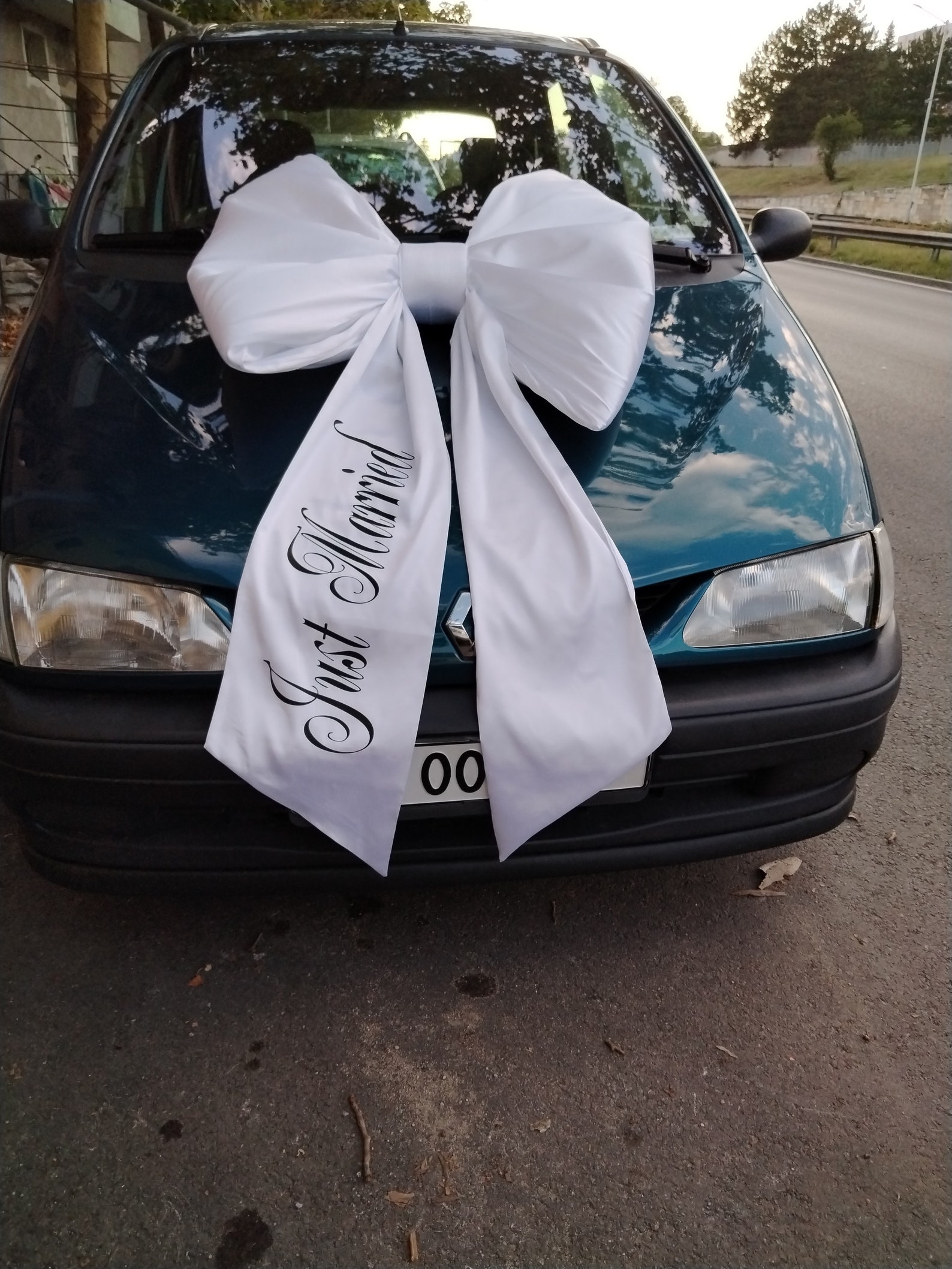 Big Wedding Car Bow Labeled Just Married White Wedding Big Bow Wedding ...