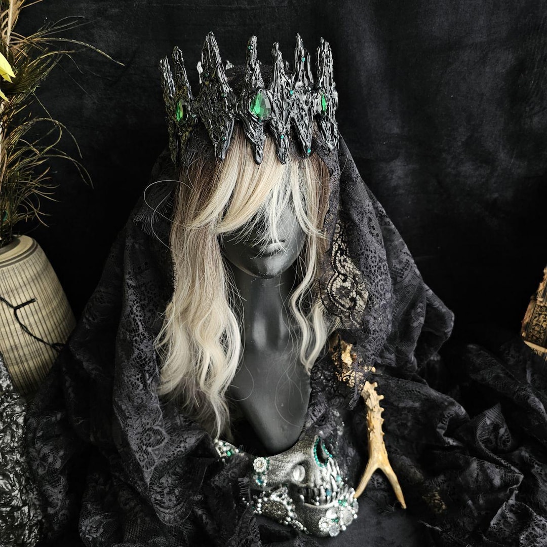 Black Vampire Queen Crown, Green Snake Eyes, Gothic Halloween Headpiece ...