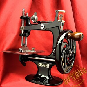 German SINGER 20 1920s Child Toy Sewing Machine 20-1 Blackside 20-1 ...