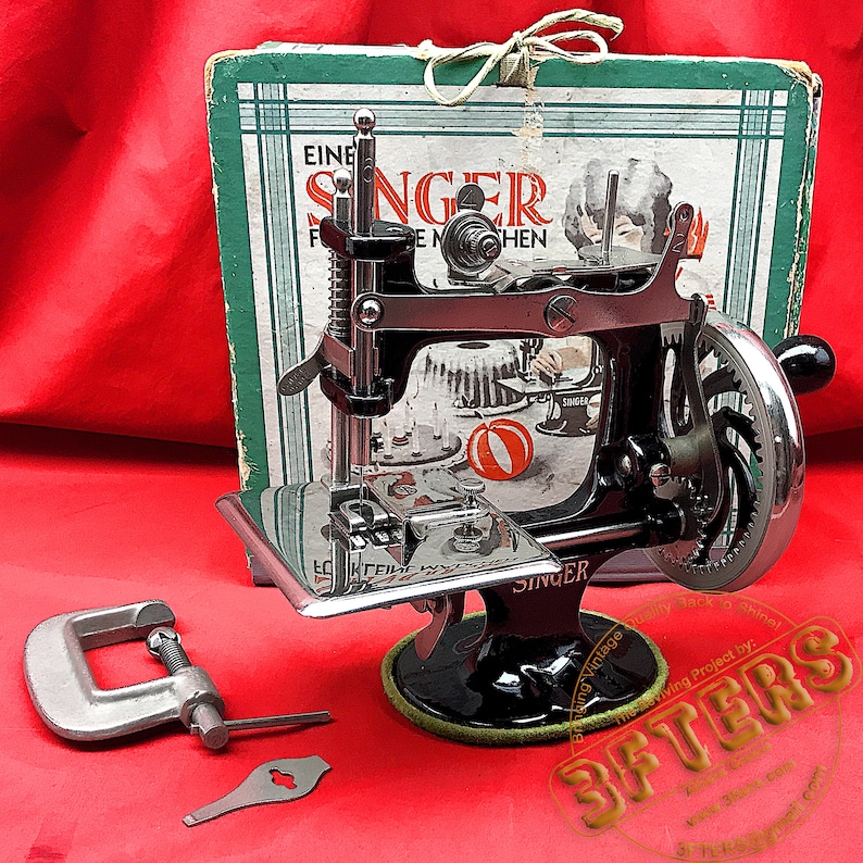 1920 Singer Sewing Machine Value (Rarest Sold For $3,000) - VIP Art Fair