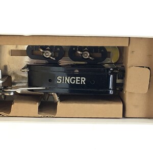 SINGER SIMANCO 86662 Buttonholer Attachment Low Shank 201 Featherweight ...