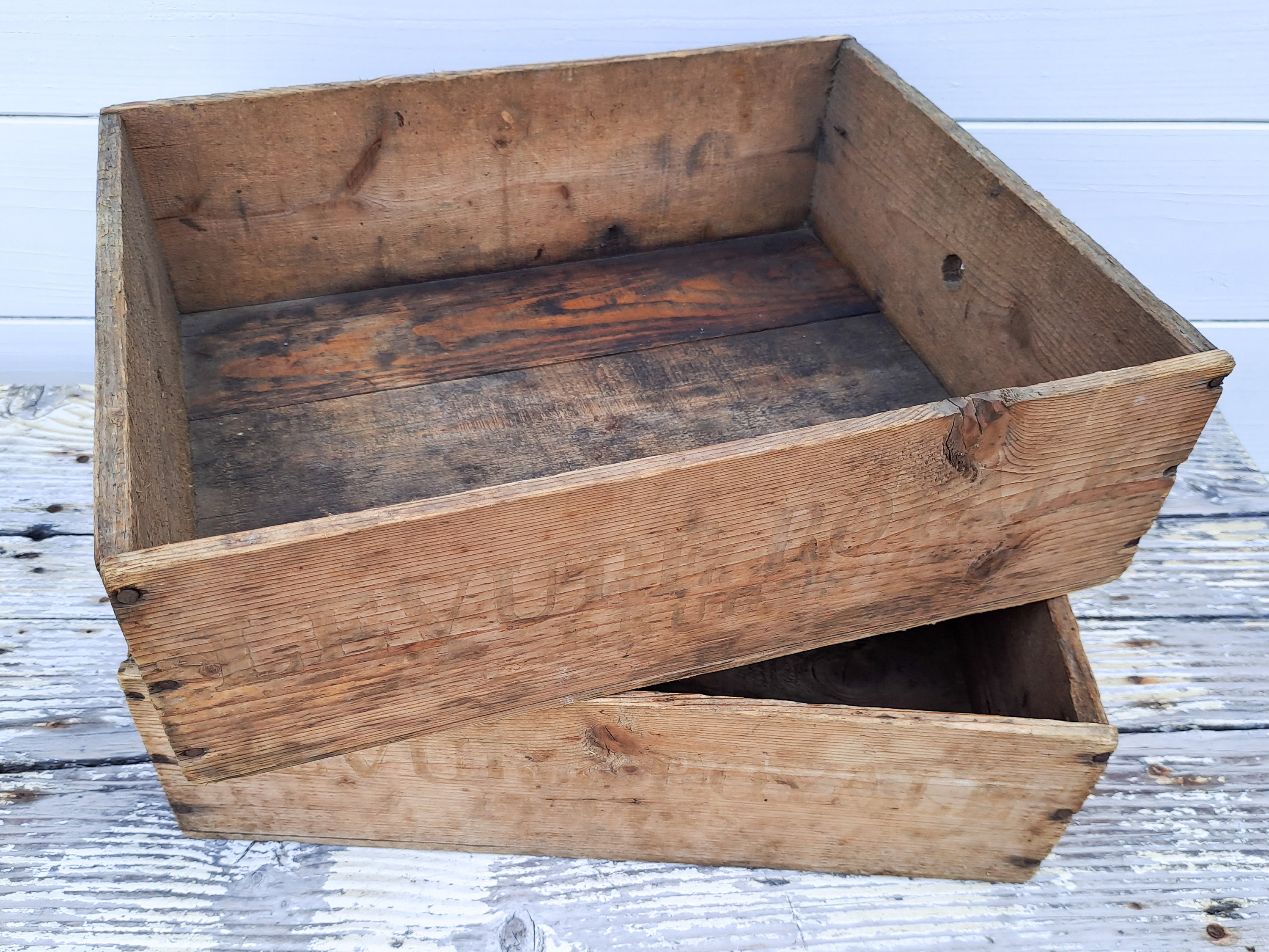 Set of vintage wooden crates 'Levure Royale Bruges' • old crates ...