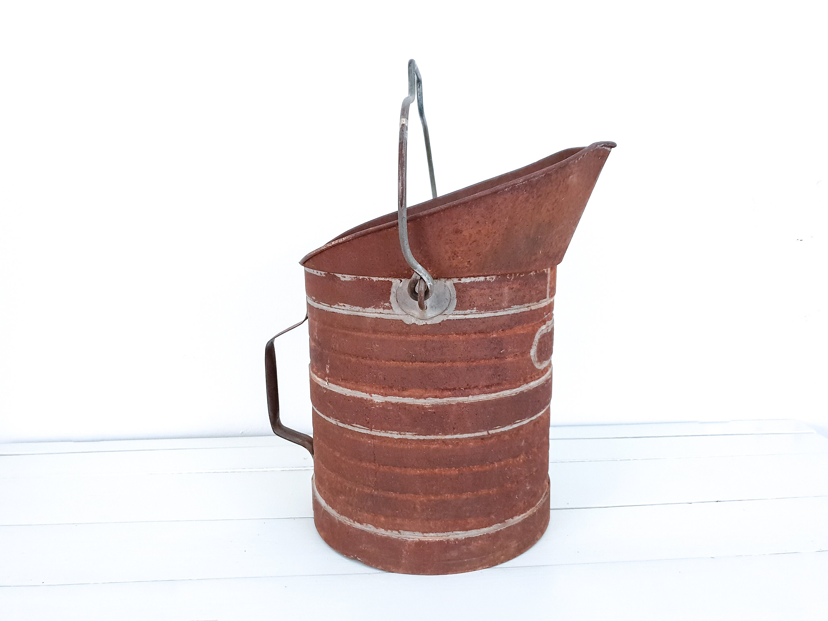 Rusty metal bucket with handle décalitre • 10 Liters • vintage ...
