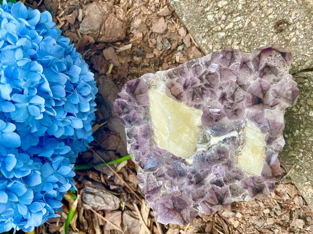 Amethyst Geode, Amethyst mit Calcit, Amethyst mit Hämatit, schöner ...