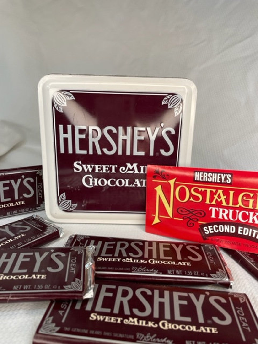 1990 Hershey's Sweet Milk Chocolate Tin With Candy Wrappers/1912 Art ...