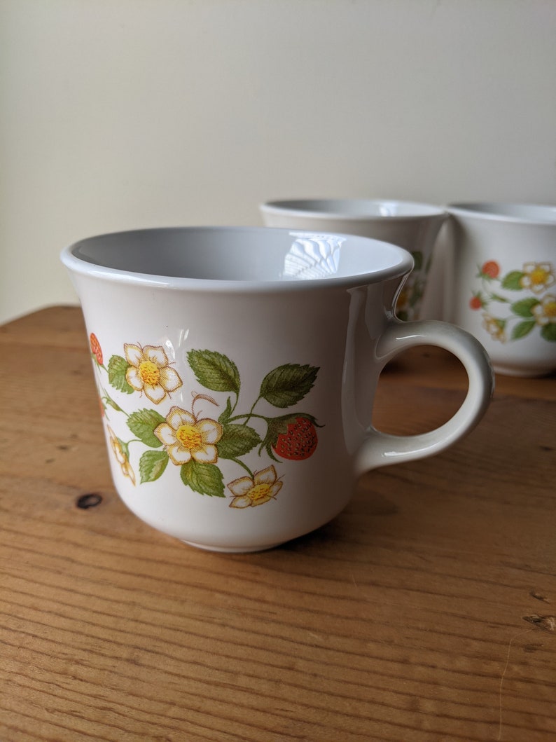 Vintage Corelle Corningware Strawberry Sundae Coffee Mugs Set of 6 ...