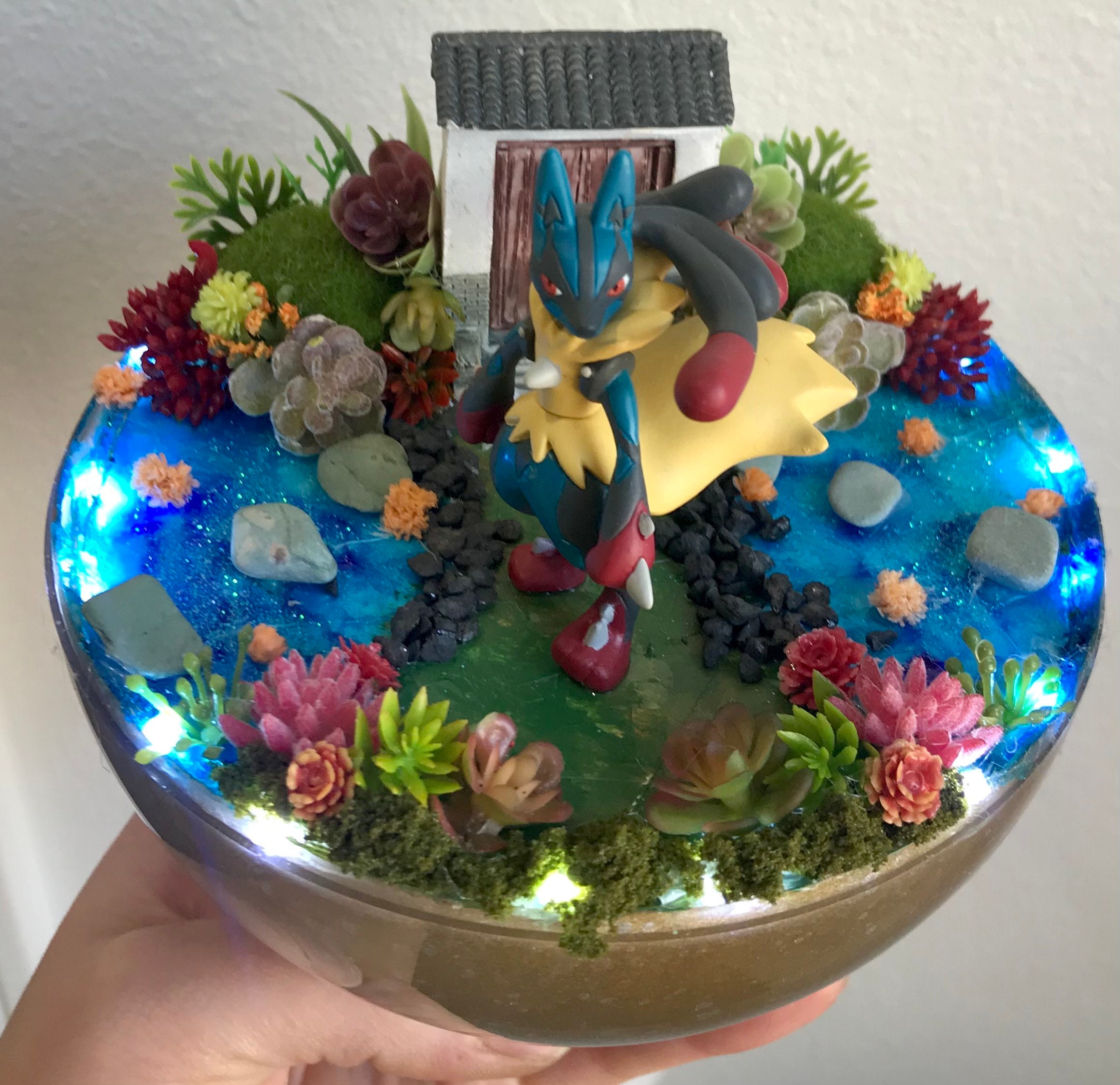 Mega lucario Pokémon pokeball terrario con luces | Etsy