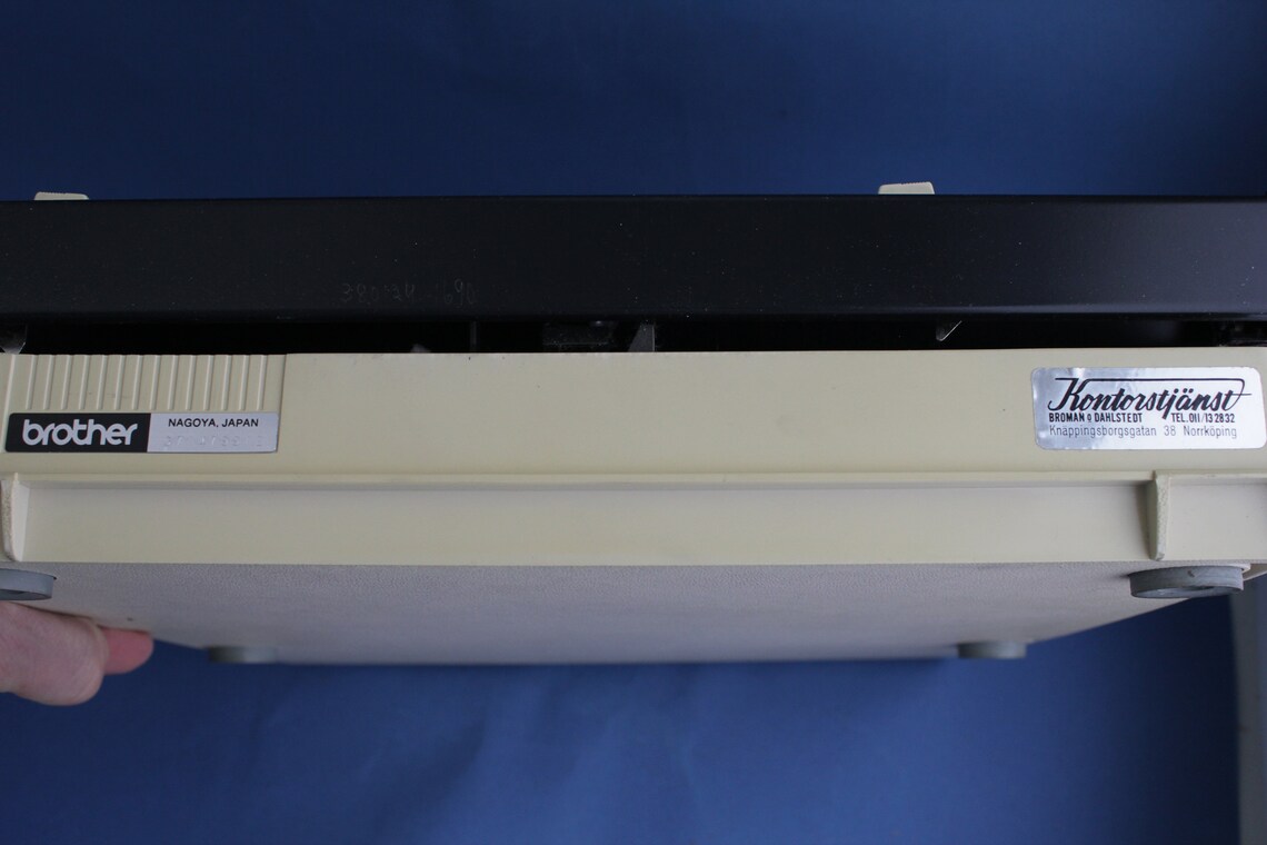 Portable VINTAGE Brother Typewriter Japan Deluxe 662 TR Boxed in ...