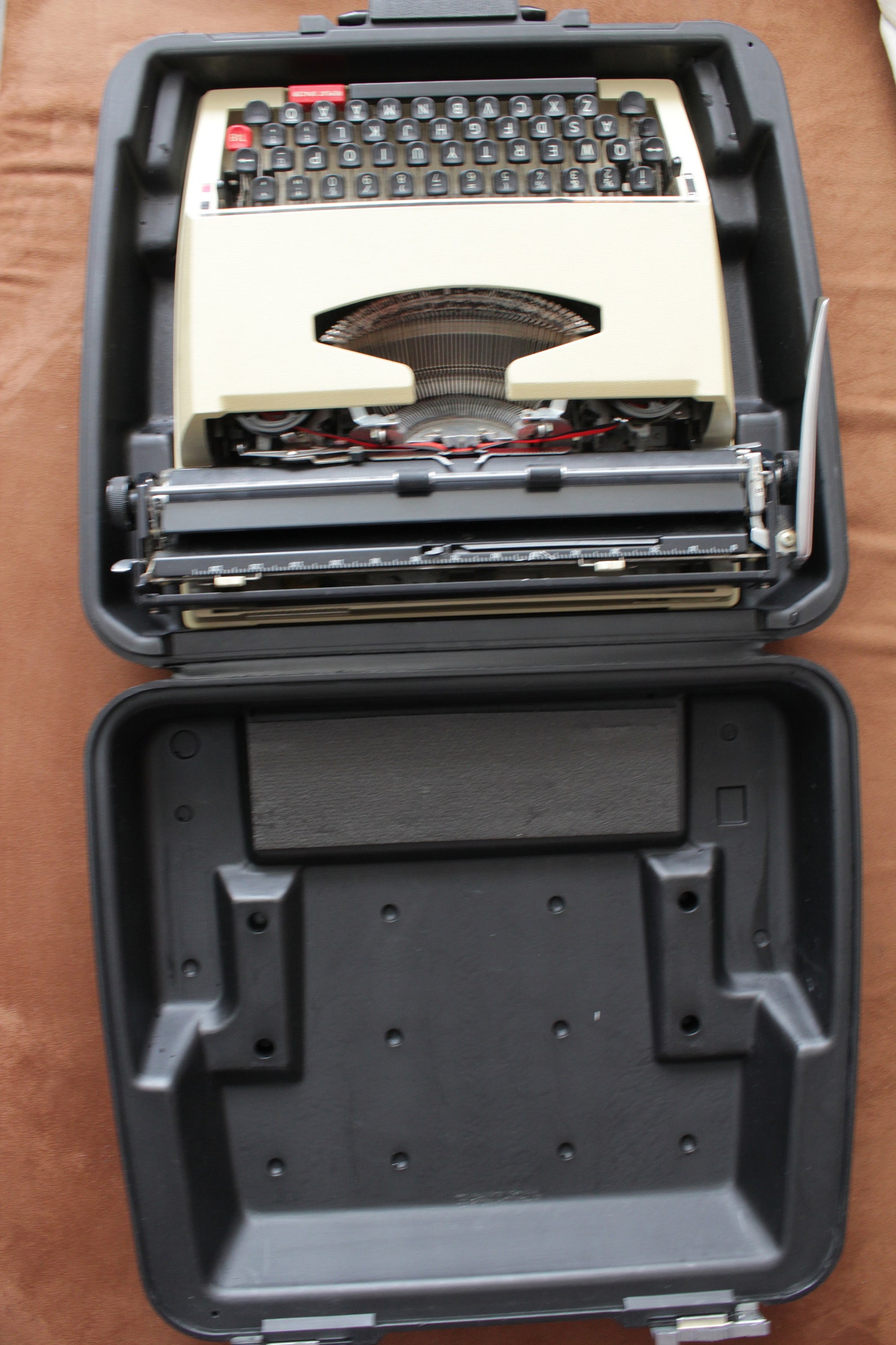 Portable VINTAGE Brother Typewriter Japan Deluxe 662 TR Boxed in ...