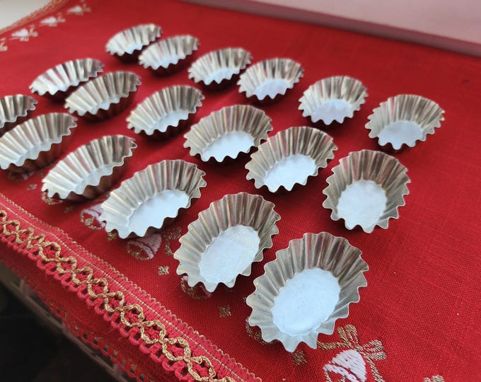 Set of 18 Vintage Oval Aluminum Tart Molds Used Baking Shells Retro ...