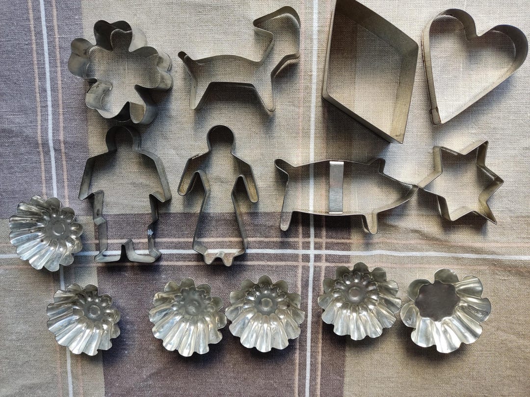 Set of 14 Vintage Baking Tin Tart Cookie Cutter Biscuit Molds Prim ...