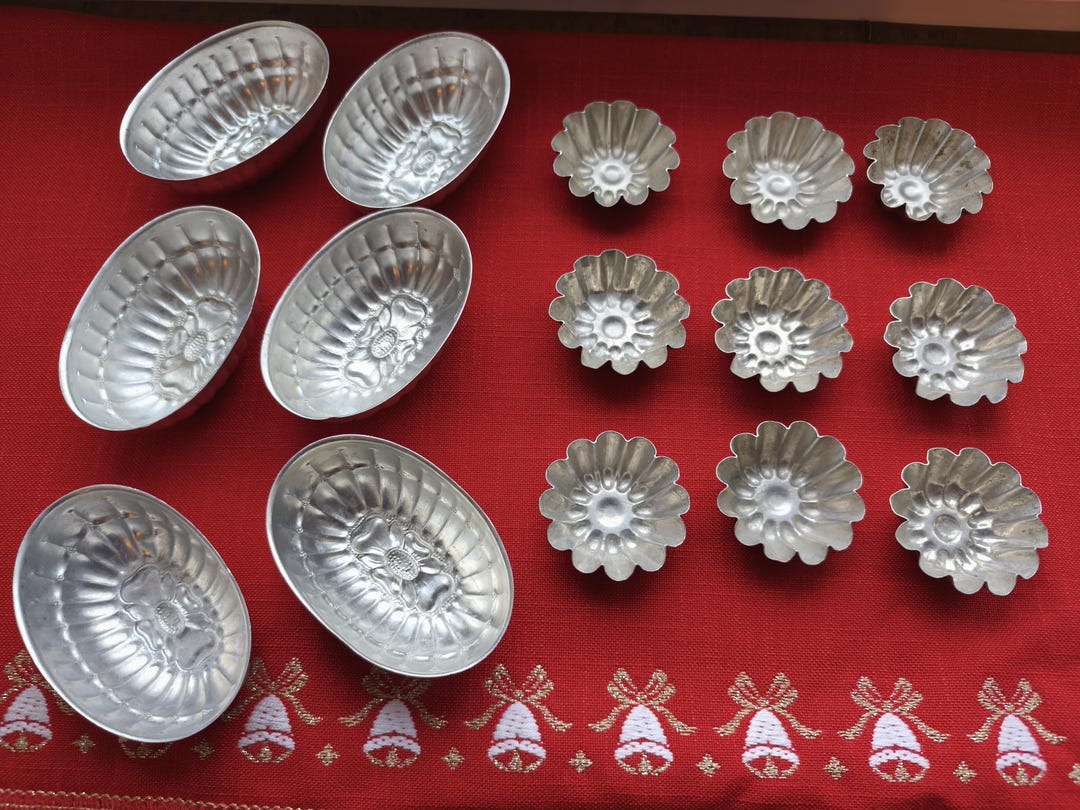 Set of 15 Vintage 1950s Aluminum Molds – 6 Oval Floral Jelly Molds & 9 ...