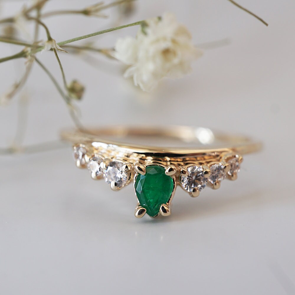 14K Pear Shape Emerald Empress Ring - Etsy