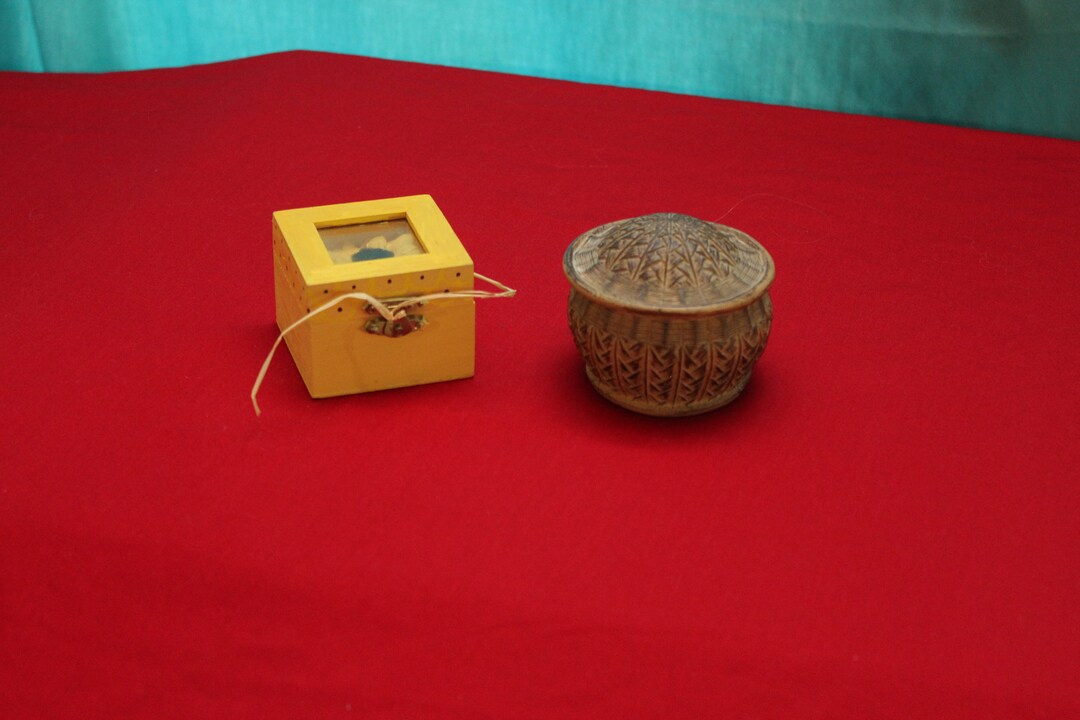 Miniature Keeper Boxes, Yellow Square Sunflower Box, Round Domed Resin ...