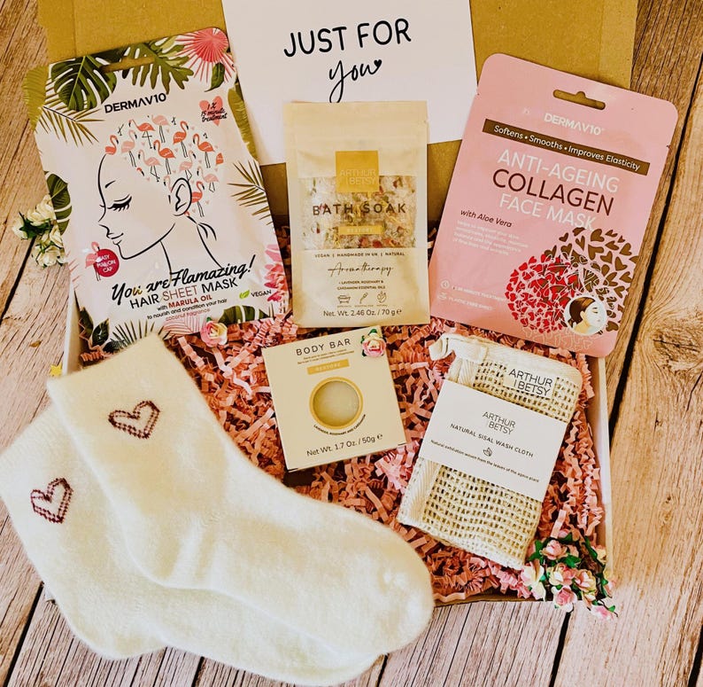 PINK GIFT BOX Ladies Pamper Hamper Gift for Her | Mum | Pregnancy ...