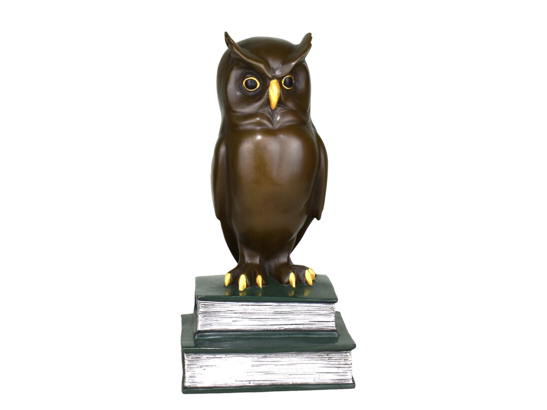 Búho de la diosa Atenea, símbolo de la sabiduría, escultura artística ...