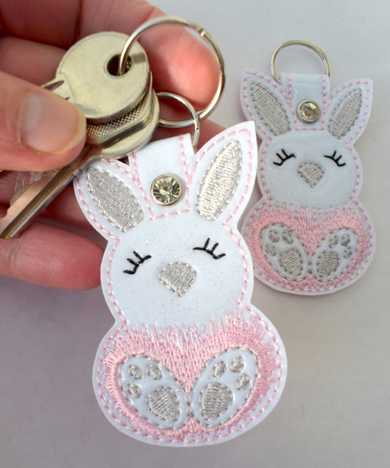 DIGITAL PATTERN Bunny Key Fob Rabbit Pom Fob ITH 4x4 & 5x7 | Etsy