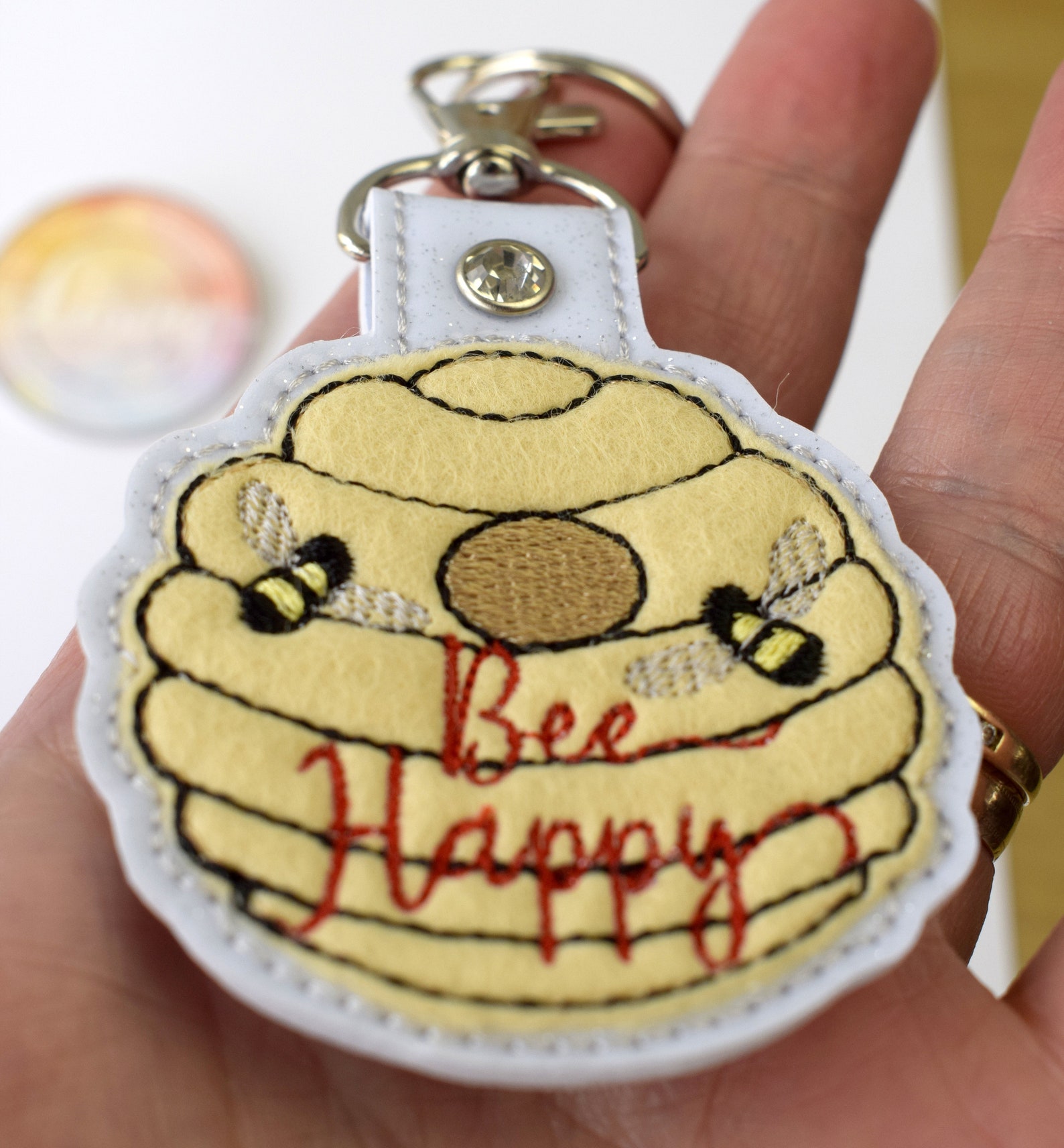 DIGITAL PATTERN, Bee Happy Key Fob, Beehive, Bee Key Fob, 4x4 Hoop, Bee ...