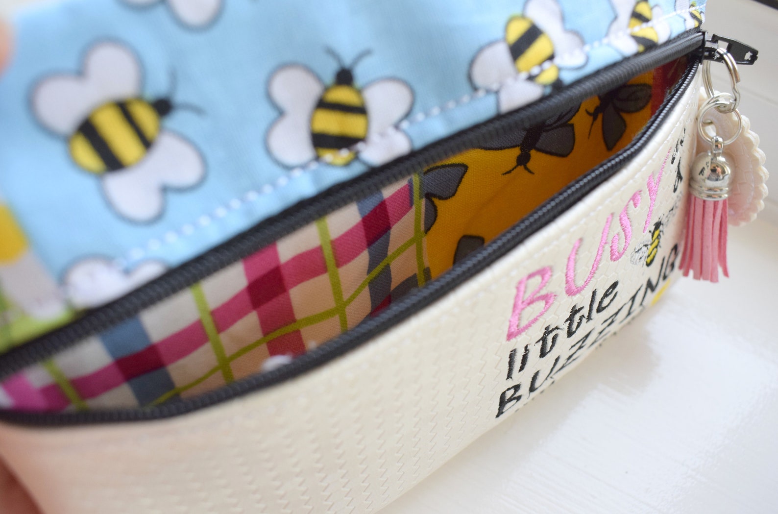 5x7 Bee Zipper Purse, DIGITAL PATTERN, Plus FREE Zipper Bee Charm, Busy ...