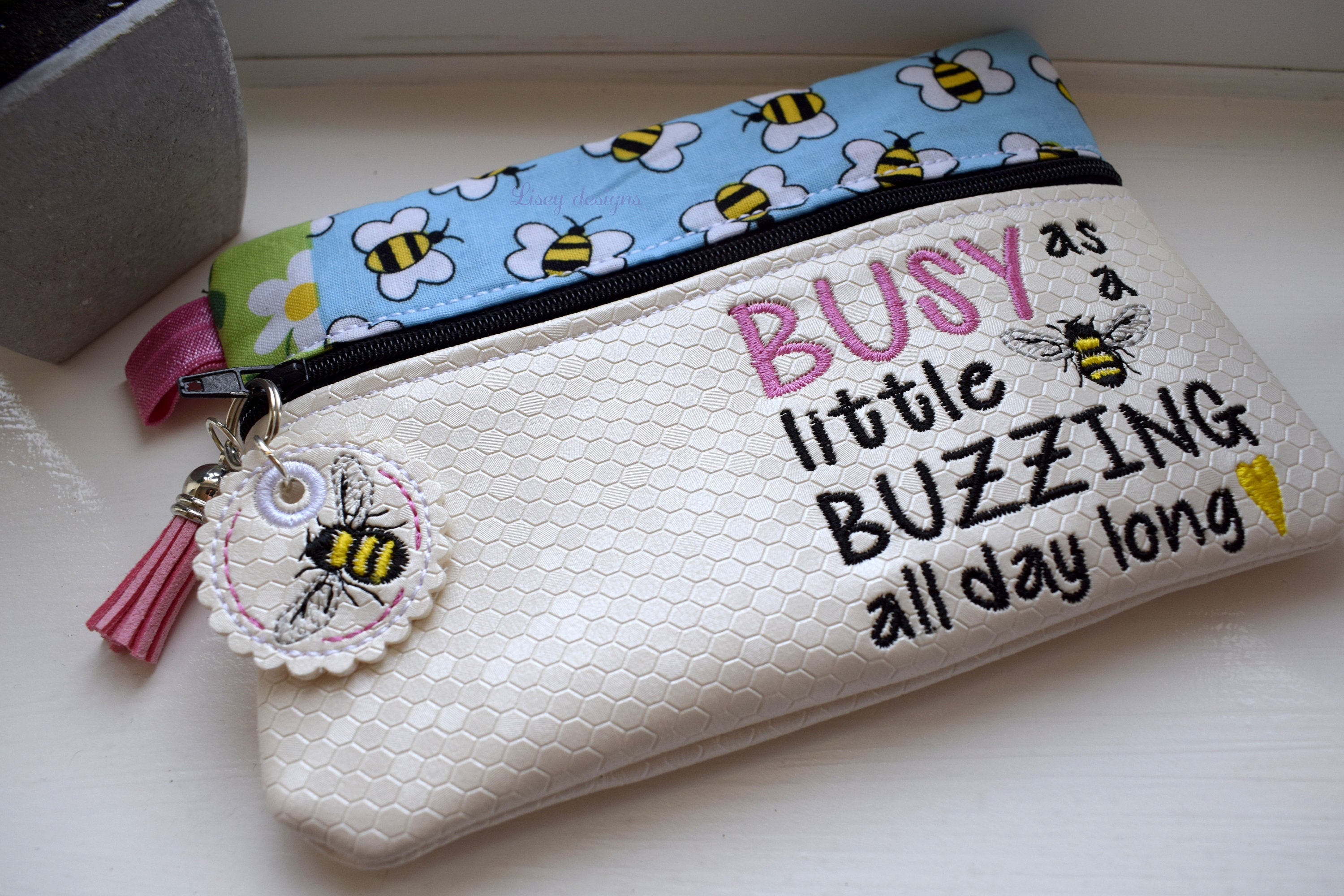 5x7 Bee Zipper Purse DIGITAL PATTERN Plus FREE Zipper Bee - Etsy UK