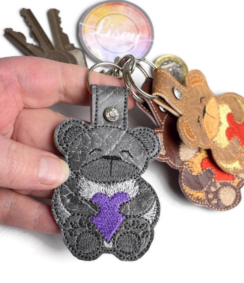 4x4 Bear Heart Key Fob, Pom Bear Embroidery, Lisey Designs - Etsy UK