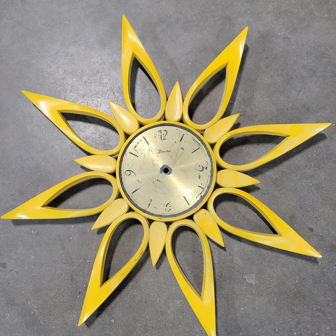 Vintage Mid-century Modern Atomic Floral Starburst / Sunburst Wall Clock by Syroco - Etsy