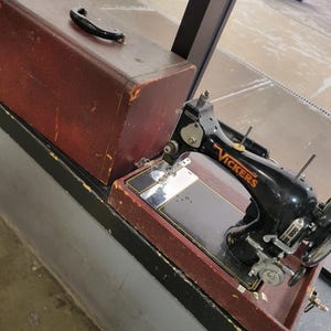 Vintage Vickers Hand Crank Antique Sewing Machine With Case - Etsy