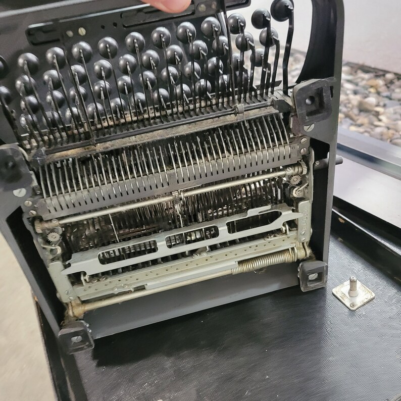 Vintage 1948 Underwood Leader Portable Typewriter With Original Carry ...