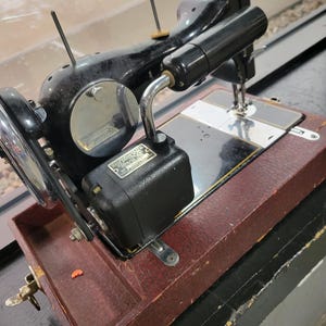 Vintage Vickers Hand Crank Antique Sewing Machine With Case - Etsy