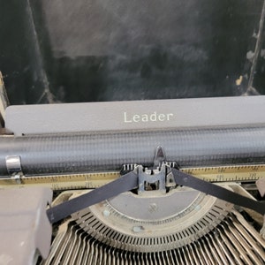 Vintage 1948 Underwood Leader Portable Typewriter With Original Carry ...