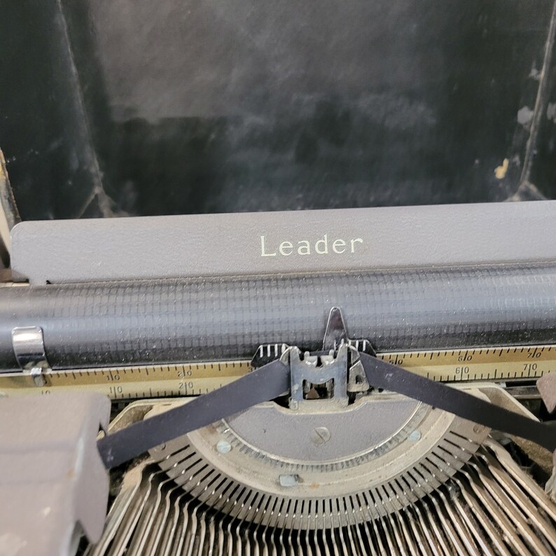 Vintage 1948 Underwood Leader Portable Typewriter With Original Carry ...
