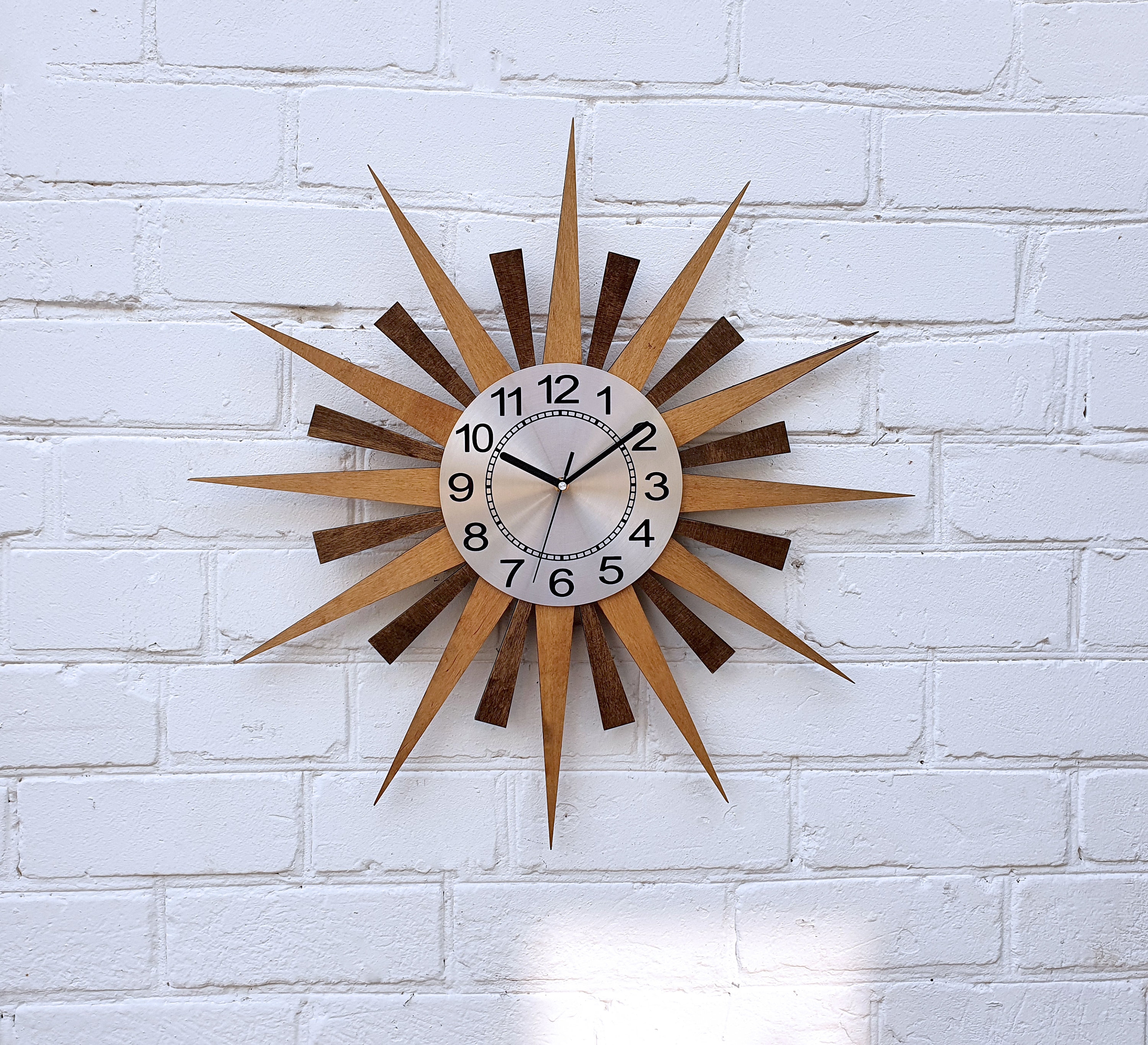 Home & Living 26 Starburst wall clock Atomic clock Aged silver George ...