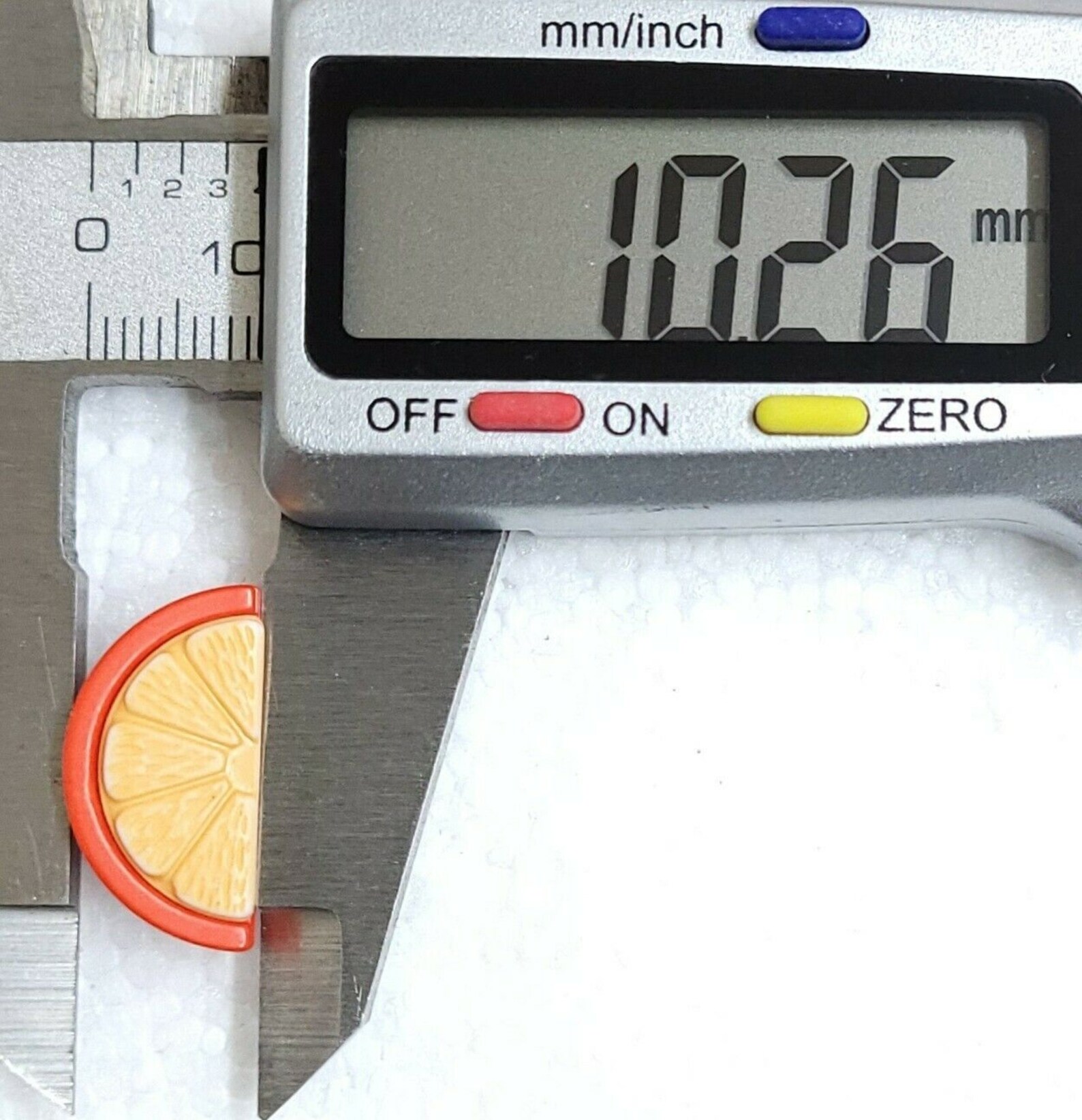 JHB Citrus Fruit Slice Button 20mm Plastic Shank Realistic Lemon Lime ...