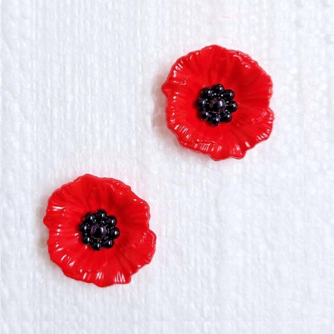 Red Poppy Buttons 21mm Plastic Shank JHB International Realistic Flower ...