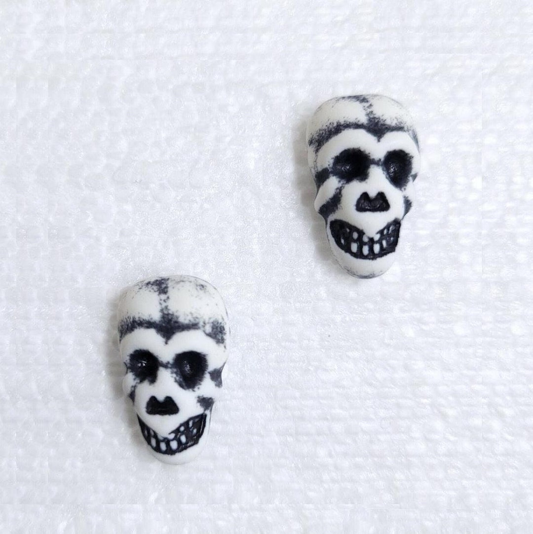 JHB Scary Skull Buttons 20mm Shank Novelty White 3D Skeleton Bone ...