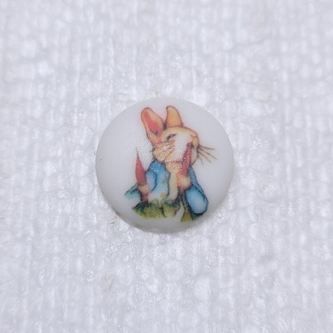 JHB Peter Rabbit Buttons 15mm 0.6" Plastic Shank Eating Radishes ...