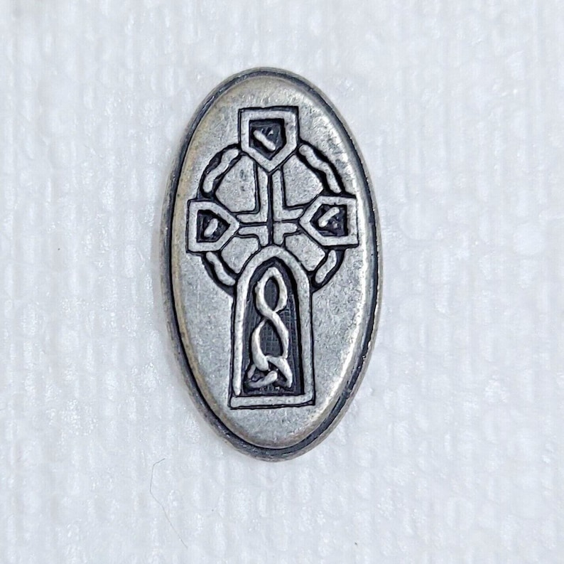 JHB Celtic Knot Trinity Cross Oval Button 25mm Metal Shank JHB ...