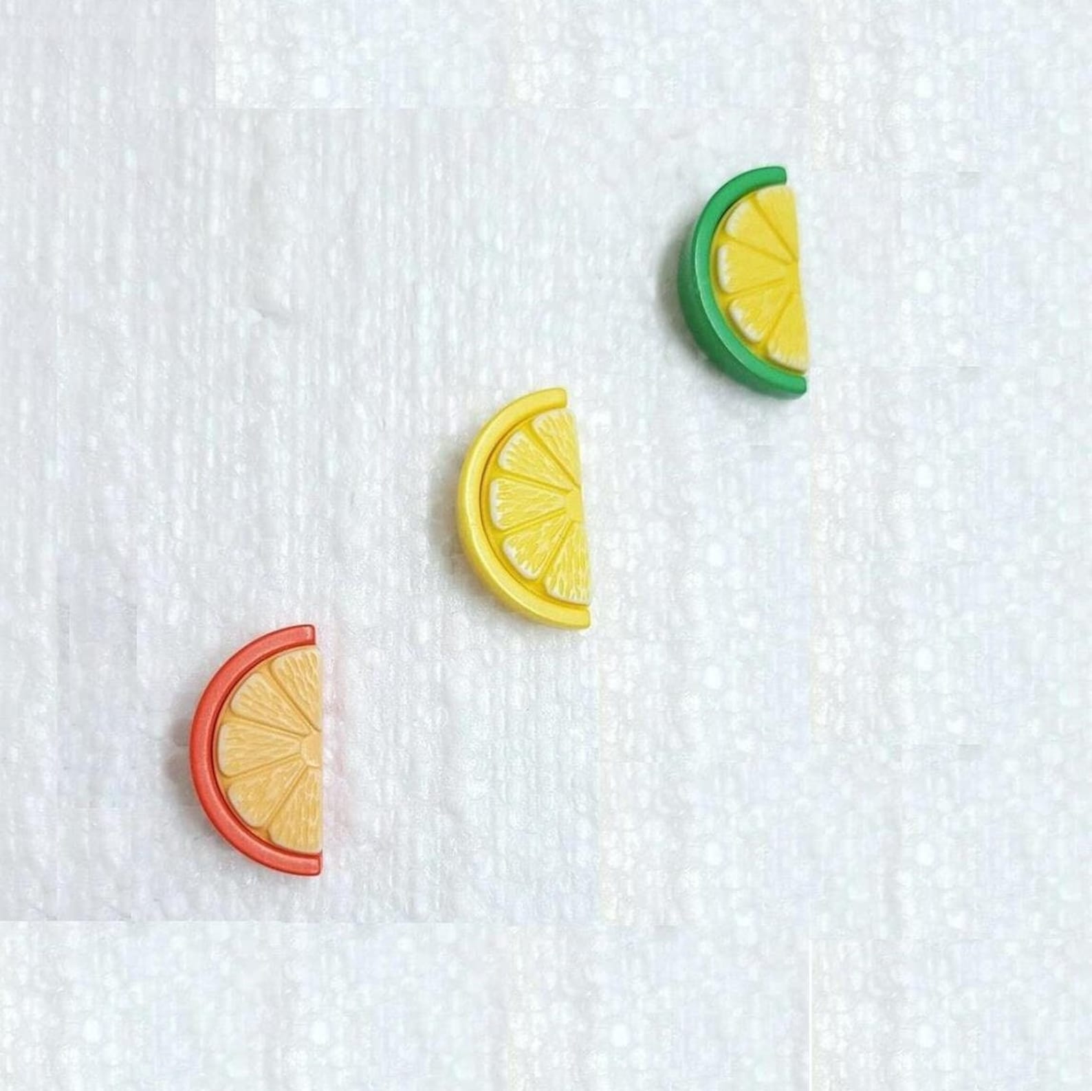 JHB Citrus Fruit Slice Button 20mm Plastic Shank Realistic Lemon Lime ...