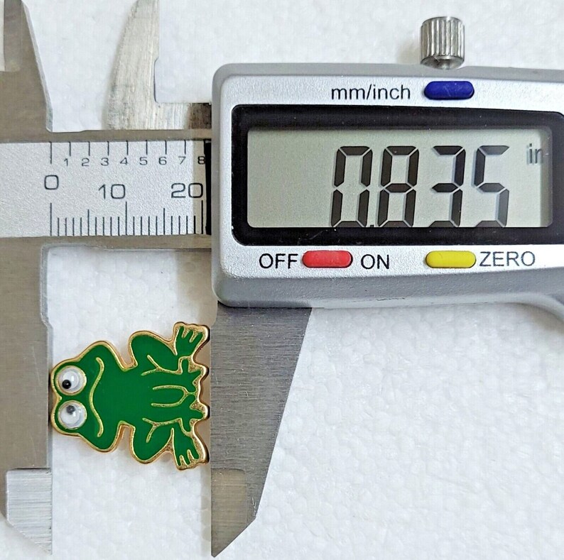 JHB Googly Eye Frog Buttons 20mm Metal Shank Novelty Green Enamel ...