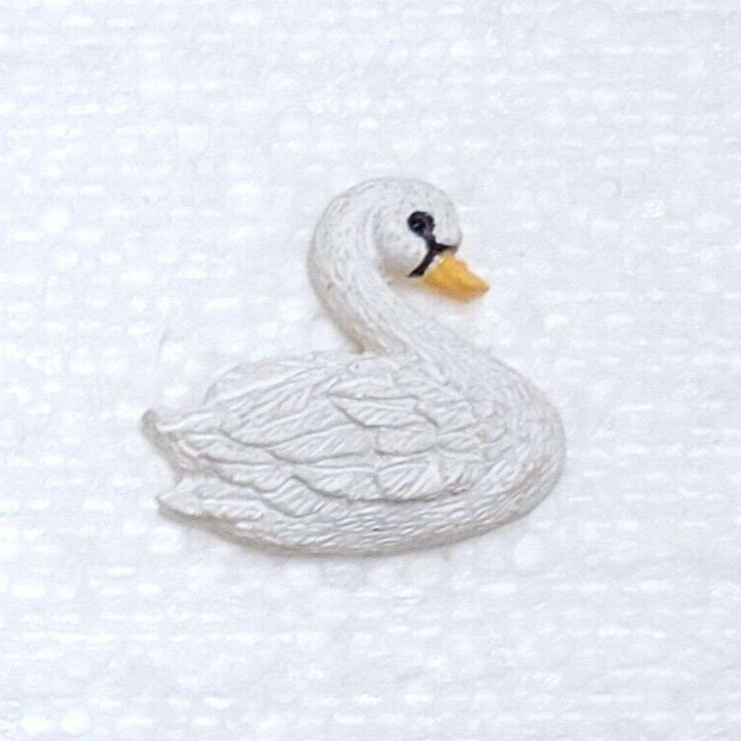 JHB White Swan Button 24mm Plastic Shank Novelty Pure Happy Regal Bird ...